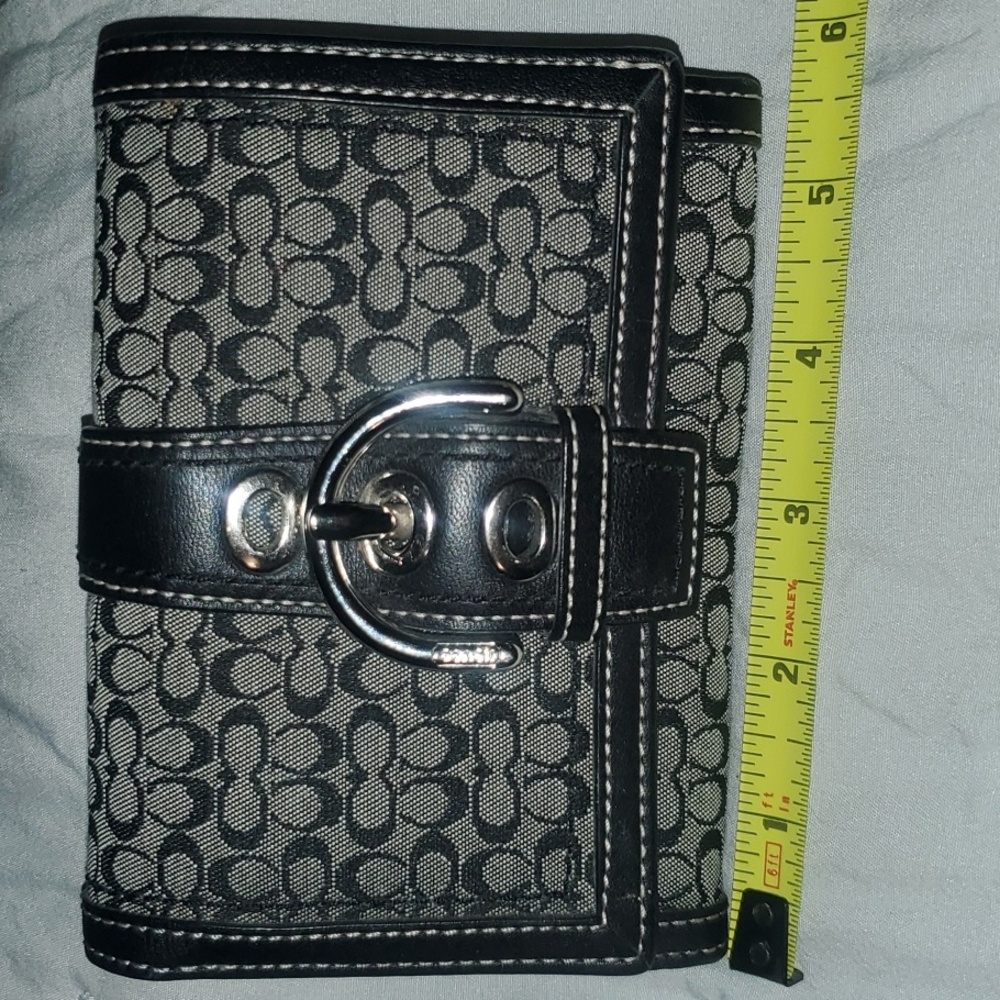 Authentic Coach Wallet W/Buckle - Gem
